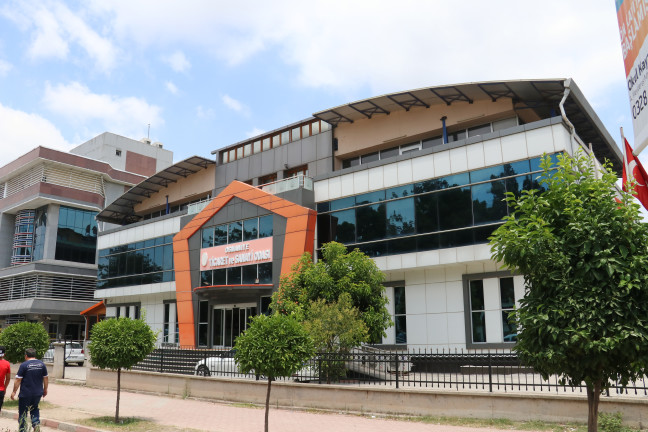 Osmaniye Ticaret Odası'na silahlı saldırı! Başkan yaralandı, yardımcısı ...